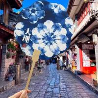 China Custom OEM Printed Tie-Dye Style Hand Fan with Natural Bamboo Handle for Promotional Gifts for sale