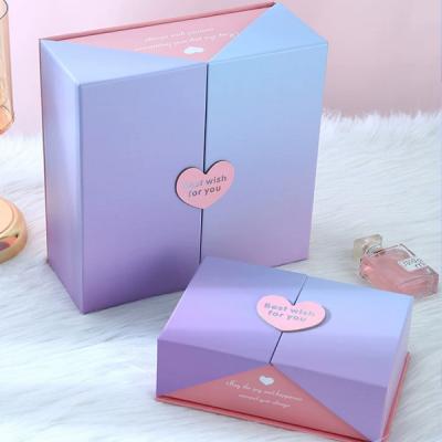 China Double Door Gift Box Magnetic Heart Closure Gradient Paper Packaging Case for sale