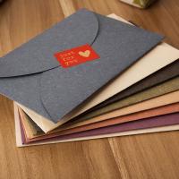 China Textured Paper Envelopes With Foil Stamping And Seal Stickers For Invitations for sale