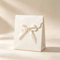 China Aesthetic Scalloped Flap Gift Bags For Wedding And Party Favors for sale