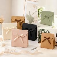 China Aesthetic Scalloped Flap Gift Bags For Wedding And Party Favors for sale