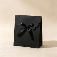 China Aesthetic Scalloped Flap Gift Bags For Wedding And Party Favors for sale