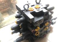 China SK120-3 Excavator Control Valve KMX13YBB33001-00 YY30V00001F1 Hydraulic MCV for sale