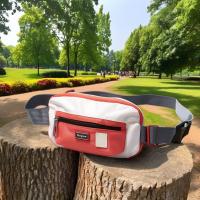 China Zipper Closure Messenger Bag for Fashionable and Convenient Mobile Phone Storage for sale