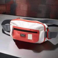 China Zipper Closure Messenger Bag for Fashionable and Convenient Mobile Phone Storage for sale