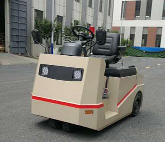 China Seated Electric Tow Tractor Traction Weight 4000 KG AC Drive Brushless Motor Maintenance Free for sale