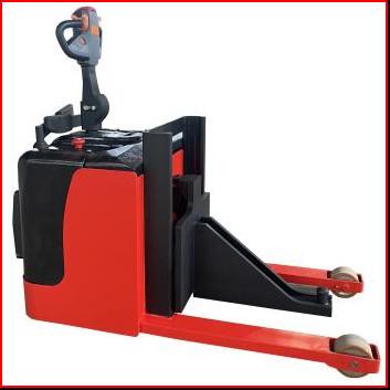 China 25 Ton Electric Towing Tractor Stand On Hall Accelerator Travel Speed Regulation for sale