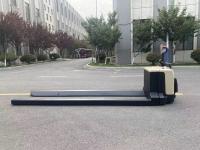 China Paper roll type Electric Pallet Stacker Cargo Diameter 1000 Mm for sale