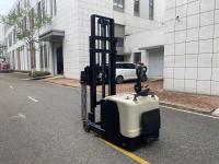 China Pedal Type Electric Pallet Stacker Airlift Balanced Inflatable Shaft Diameter 6 Inches for sale
