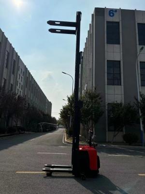 China 1.5 Ton Double Lift Stacker Truck Younglift CE with 24V210AH Battery Capacity and AC Power for sale