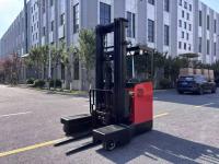 China Lithium B attery 51.2V 400AH Four Direction Reach Forklift Truck Steaker Load Capacity 2000 Kg 2 Tons for sale