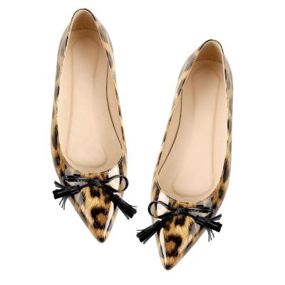 China Bling Spike Mules Porcelain Color Patent Anti-odor Leopard Toe Flat Shoes for Women and Ladies for sale