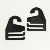 China Custom Logo Black PP/PE Plastic Tie Hangers Tag 6*9cm Size for sale