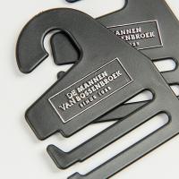 China Custom Logo Black PP/PE Plastic Tie Hangers Tag 6*9cm Size for sale