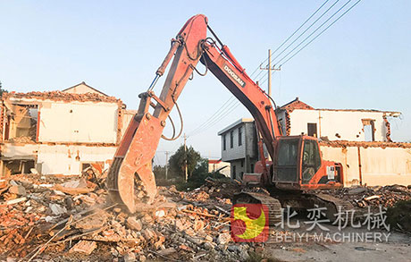 Hydraulic crushing pliers for secondary crushing of concrete Hydraulic crushing pliers for secondary crushing of concrete