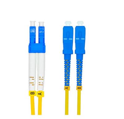 China Telecom Grade Fiber Optic Patchcord With <0.3dB Loss UPC/APC Polishing Blue/Beige Connector Color for sale
