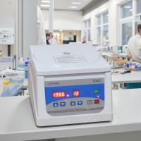 China TD4D Medical Centrifuge Machine 4000 RPM - for Blood/Urine/DNA Testing, Hospital ,Research Lab Equipment,r Serum, Plasma, Urine for sale
