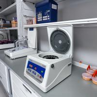 China TD4D Medical Centrifuge Machine 4000 RPM - for Blood/Urine/DNA Testing, Hospital ,Research Lab Equipment,r Serum, Plasma, Urine for sale