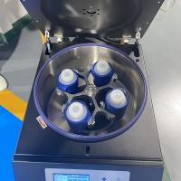 China Custom 4x750ml Swing Rotor Cocktail Bar Purification Centrifuge Machine Low Speed Large Capacity Benchtop Centrifuge OEM for sale