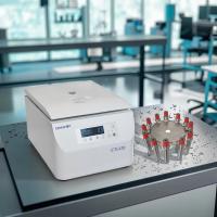 China Factory Price High Speed Benchtop Centrifuge 13000rpm 6x50ml Angle Rotor Biological Algae Research Lab with CE Certification for sale