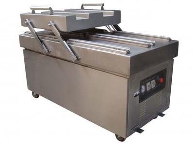 China Commercial Vacuum Packing Machine Double Flat Chamber Full Automatic 100 Bags Per Minute for sale