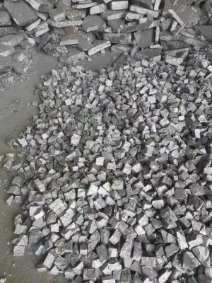 China Ferro Silicon 75 Lumps 50 - 100mm Chemical Analysis for sale