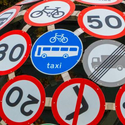 China Safety Roadway Safety Traffic Signs Waterproof Traffic Warning Reflective Signage Black Road Work Reflective Sheeting Traffic Signs for sale