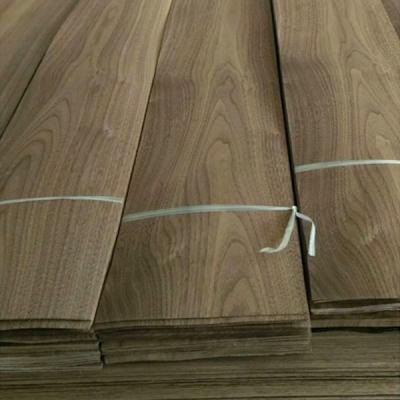 China 1.7mm American Walnut Wood Flooring Veneer | 0.6-2.0mm Thickness | ≤12% Moisture Content for sale