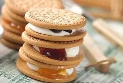 China Breakfast Bakery Cookies Biscuit 200g Creamy Chocolate Sandwich Biscuits for sale