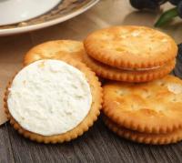 China Natural Ingredients Bakery Cookies Biscuit Classic Cheese Crackers Biscuits Sandwich for sale