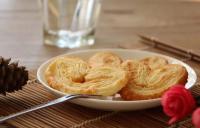 China Popular European Soft Cake Cookies Original Cheese Butterfly Cracker for sale