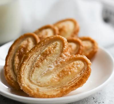 China Classic Tea Soft Cake Cookies Milk Tasting European Butterfly Shaped Cookies for sale