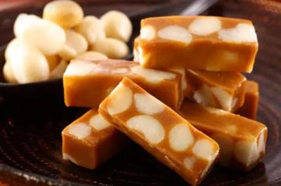 China Family Package Snack Sea Salt Toffee Candy With Almond Sweet Tooth for sale