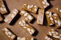 China Sweet Classic Toffee Candy Mixed With Peanut Kernel OEM ODM for sale