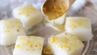 China Classic Chinese Traditional Osmanthus Cake 190g Dessert Sweet Scented for sale
