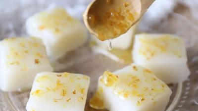 China Classic Chinese Traditional Osmanthus Cake 190g Dessert Sweet Scented for sale