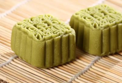 China Delicious Refreshing Chinese Traditional Pastry Green Bean Cake 150g/ Package for sale
