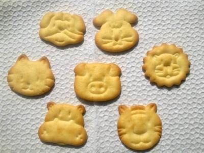 China Cadburys Frosted Chocolate Animal Cracker Cookies Lion Tiger Crocodile Shape for sale