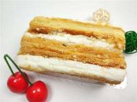 China Custom Soft Cake Cookies 120g Strawberry Mousse Cake Mygou for sale