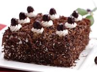 China Chocolate Sponge Black Forest Cake With Rich Cherry Filling for sale