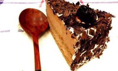China Chocolate Sponge Black Forest Cake With Rich Cherry Filling for sale