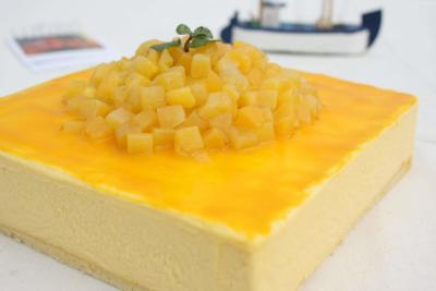 China ISO9001 Custom mango mousse cheesecake Sweet Pastry Desserts for sale