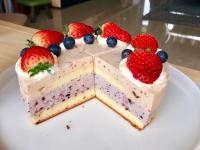 China 120g Custom Soft Cake Cookies Sweet Strawberry Mousse Cake for sale