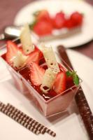 China 120g Custom Soft Cake Cookies Sweet Strawberry Mousse Cake for sale