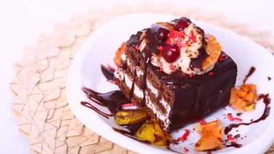China Delicious Refreshing Chocolate Cake 120g For Birthday Parties Weddings for sale