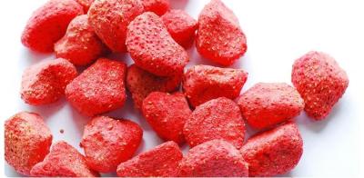China Portable Package Dehydrated Strawberries Freeze Dried Strawberries Bulk for sale