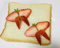 China Portable Package 120g Sweet Pastry Desserts Custom Strawberry French Toast for sale