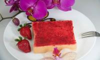 China Portable Package 120g Sweet Pastry Desserts Custom Strawberry French Toast for sale