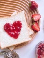 China Portable Package 120g Sweet Pastry Desserts Custom Strawberry French Toast for sale