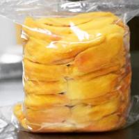 China 100% Mango Fruit Preserves Food Dehydrated Dried Mango Slices Snacks for sale